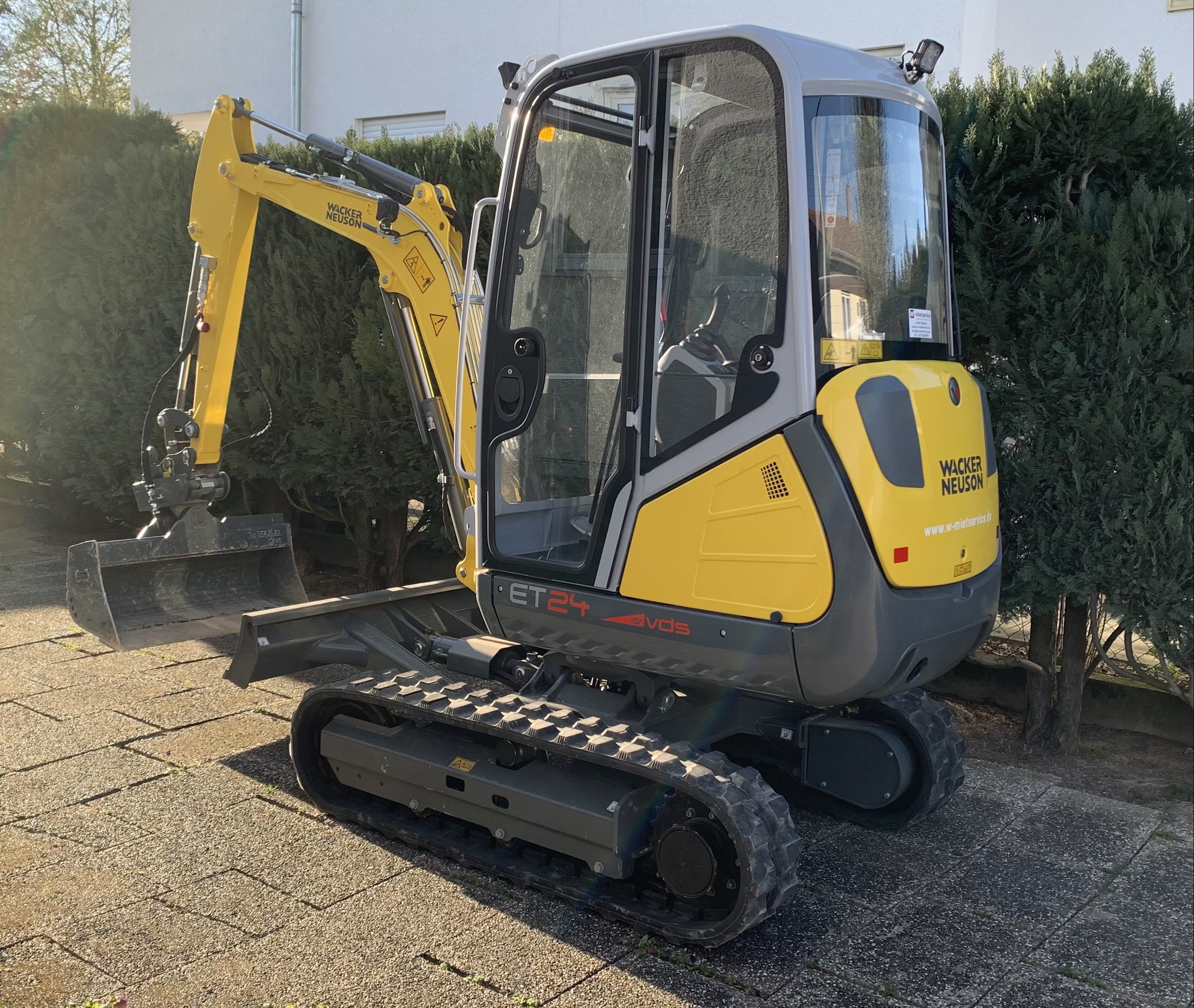 W-Mietservice - Arbeitsbühnen, Bau- und Spezialmaschinen